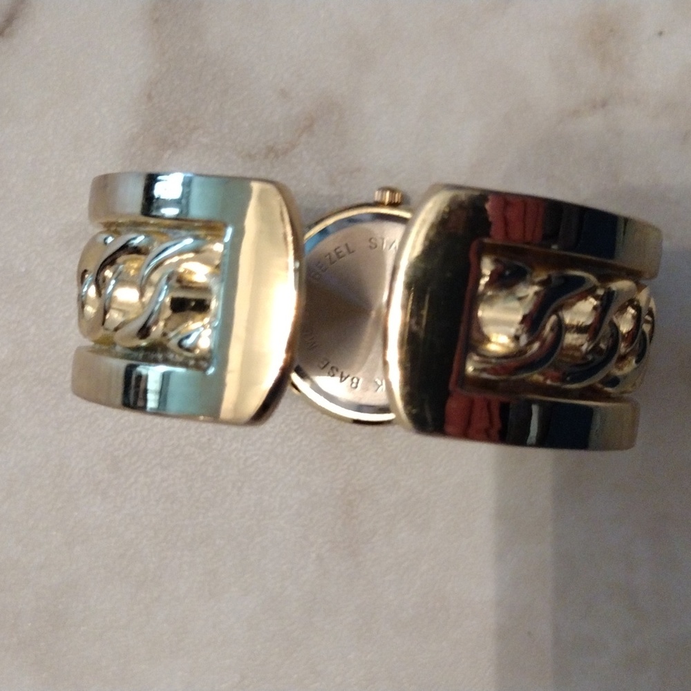 Beautiful Spring Fit Bracelet Style Watch. - Gem